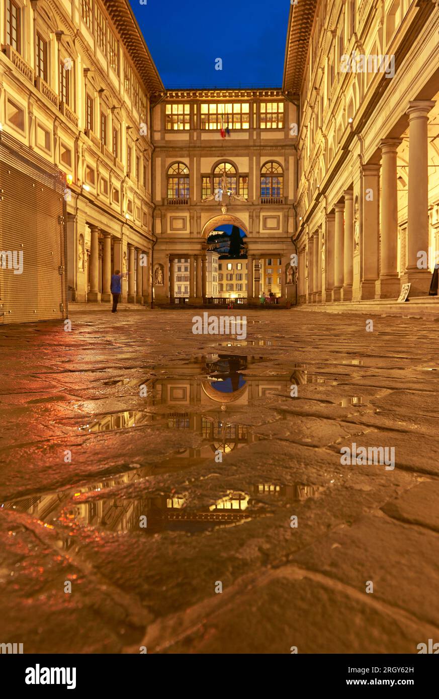 Evening reflection in the courtyard of Uffizi gallery on a wet evening, Florence Stock Photo - Alamy
