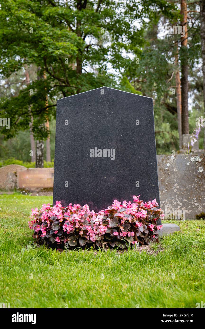 Blank gravestone hi-res stock photography and images - Alamy
