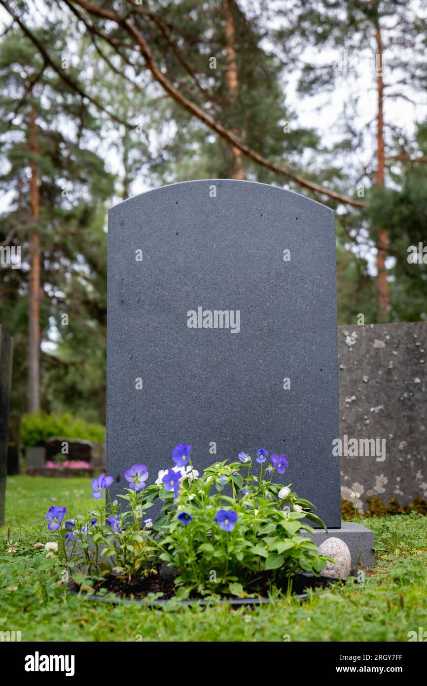 Blank gravestone hi-res stock photography and images - Alamy