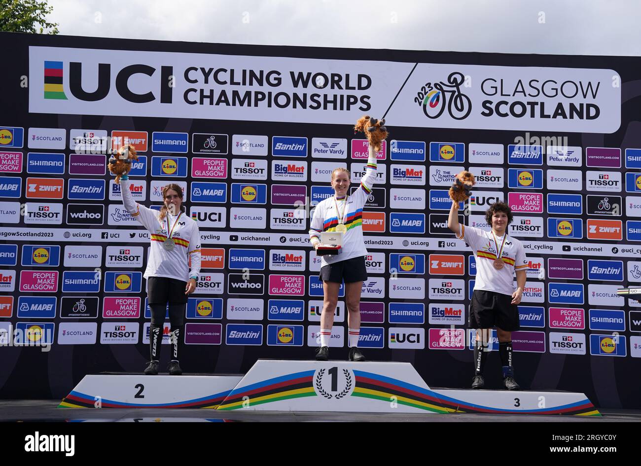 Germanys Nina Reichenbach with her gold medal alongside Spains Vera ...