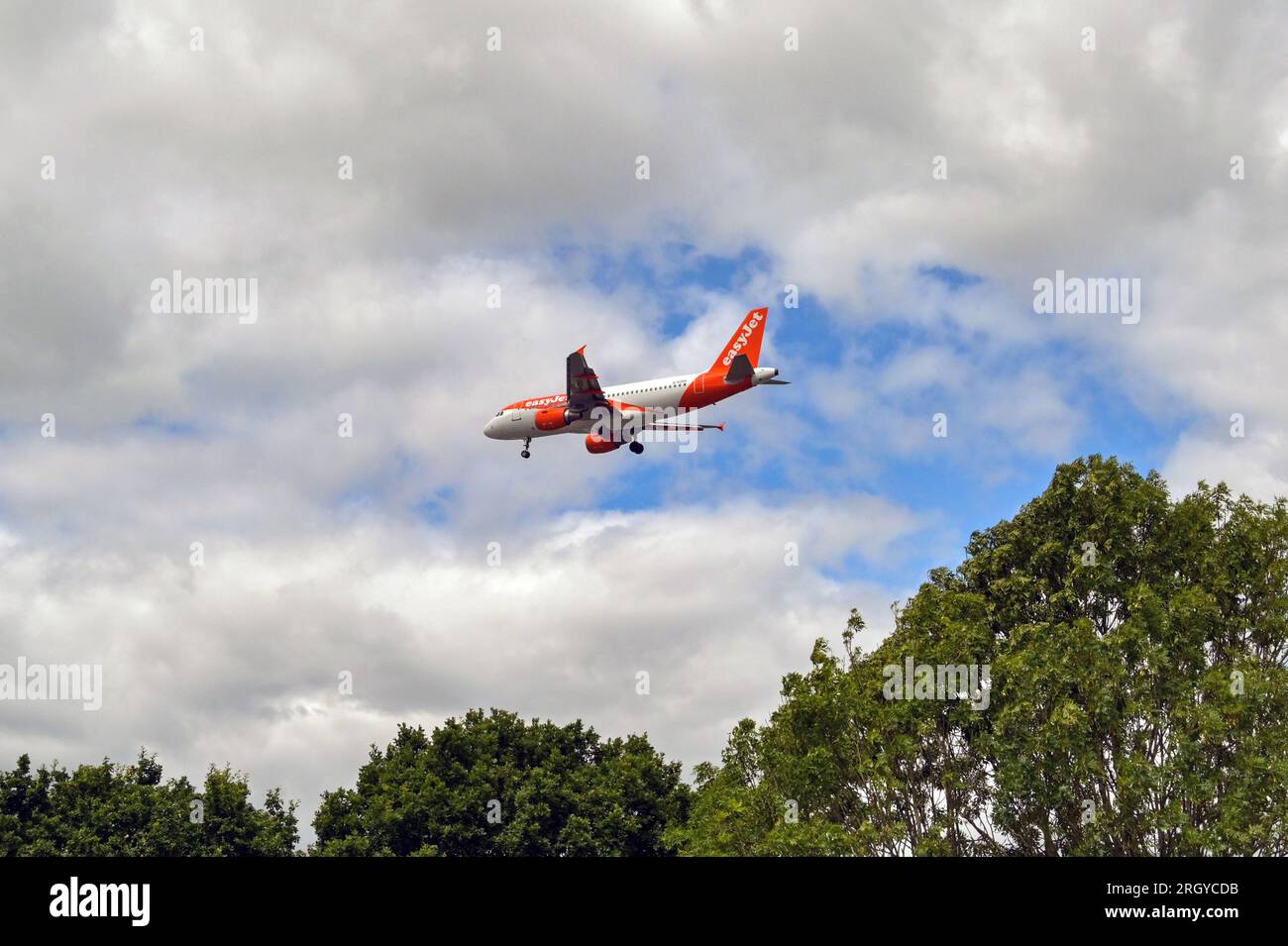 Easyjet airbus plane 2023 hi-res stock photography and images - Alamy
