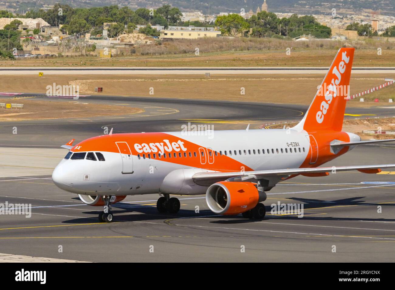 Easyjet a320 malta hi-res stock photography and images - Alamy