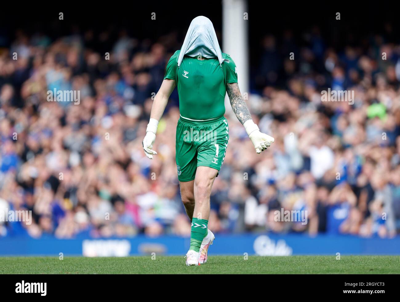 Everton goalkeeper Jordan Pickford frustrated during the Premier League ...