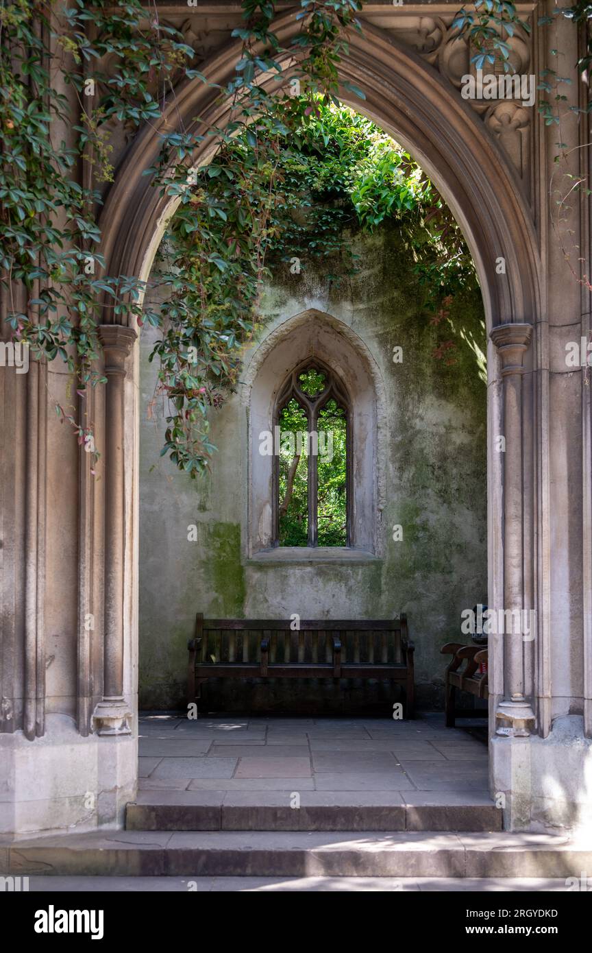 Old ruins of St Dunstan in the east church. London Stock Photo - Alamy