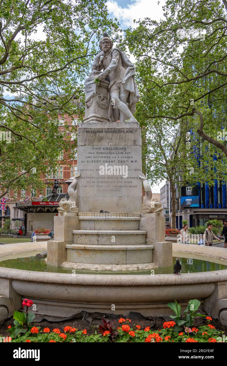 William shakespeare statue sculpture london england uk hi-res stock ...