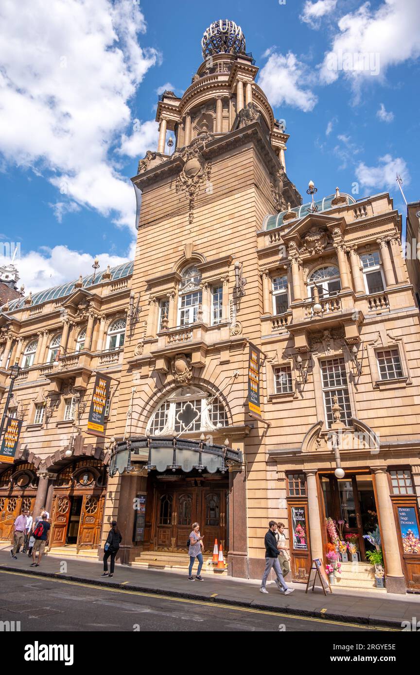 The coliseum london exterior hi-res stock photography and images - Alamy
