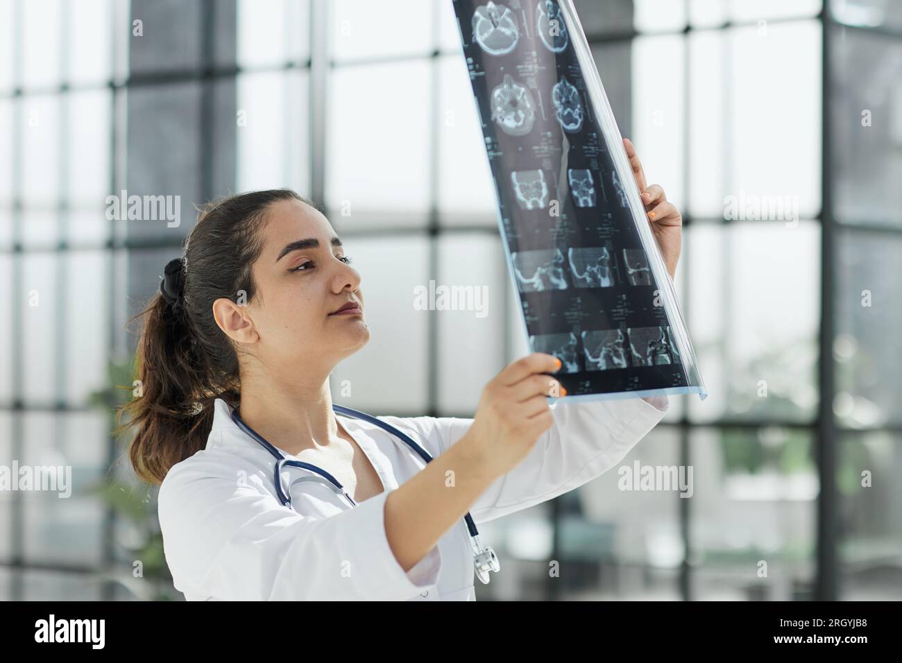 Elderly brain scan hi-res stock photography and images - Alamy