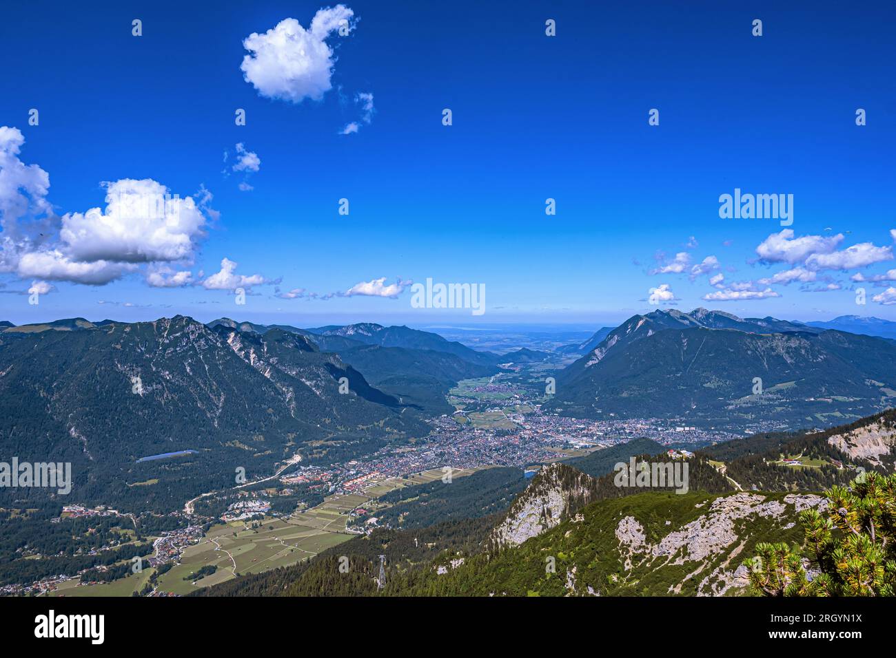 BAVARIA : ALPSITZ - VIEW FROM THE OSTERFELDERKOPF Stock Photo - Alamy