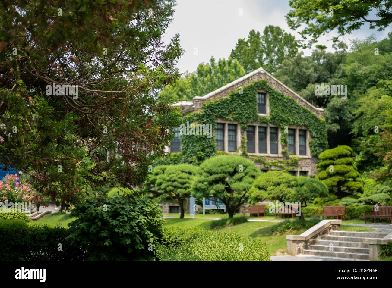 Korean universities hi-res stock photography and images - Alamy