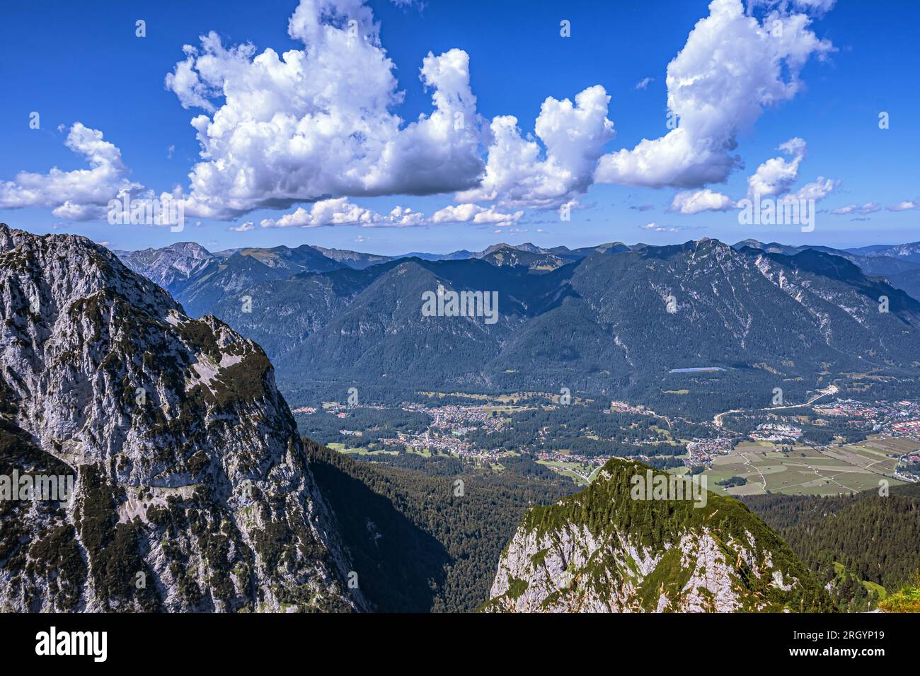 BAVARIA : ALPSITZ - VIEW FROM THE OSTERFELDERKOPF Stock Photo - Alamy