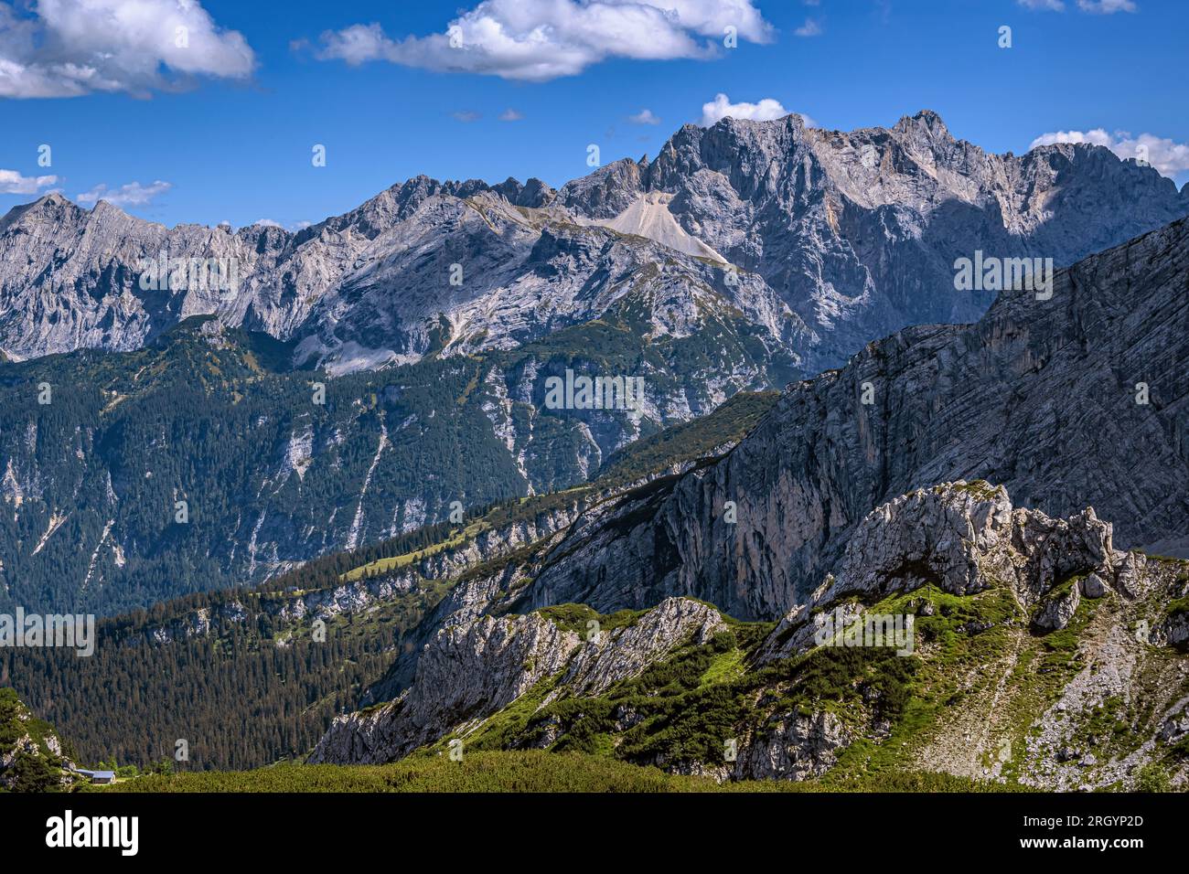 BAVARIA : ALPSITZ - VIEW FROM THE OSTERFELDERKOPF Stock Photo - Alamy