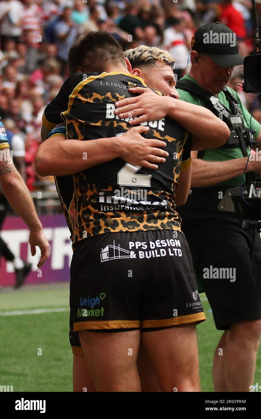 London, UK. 12th Aug, 2023. Tom Briscoe of Leigh Leopards scores a try ...