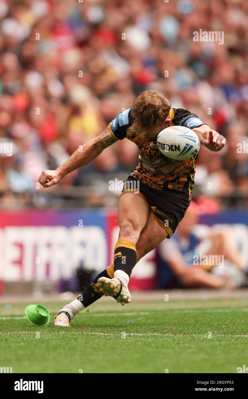 London, UK. 12th Aug, 2023. Ben Reynolds of Leigh Leopards scores a ...