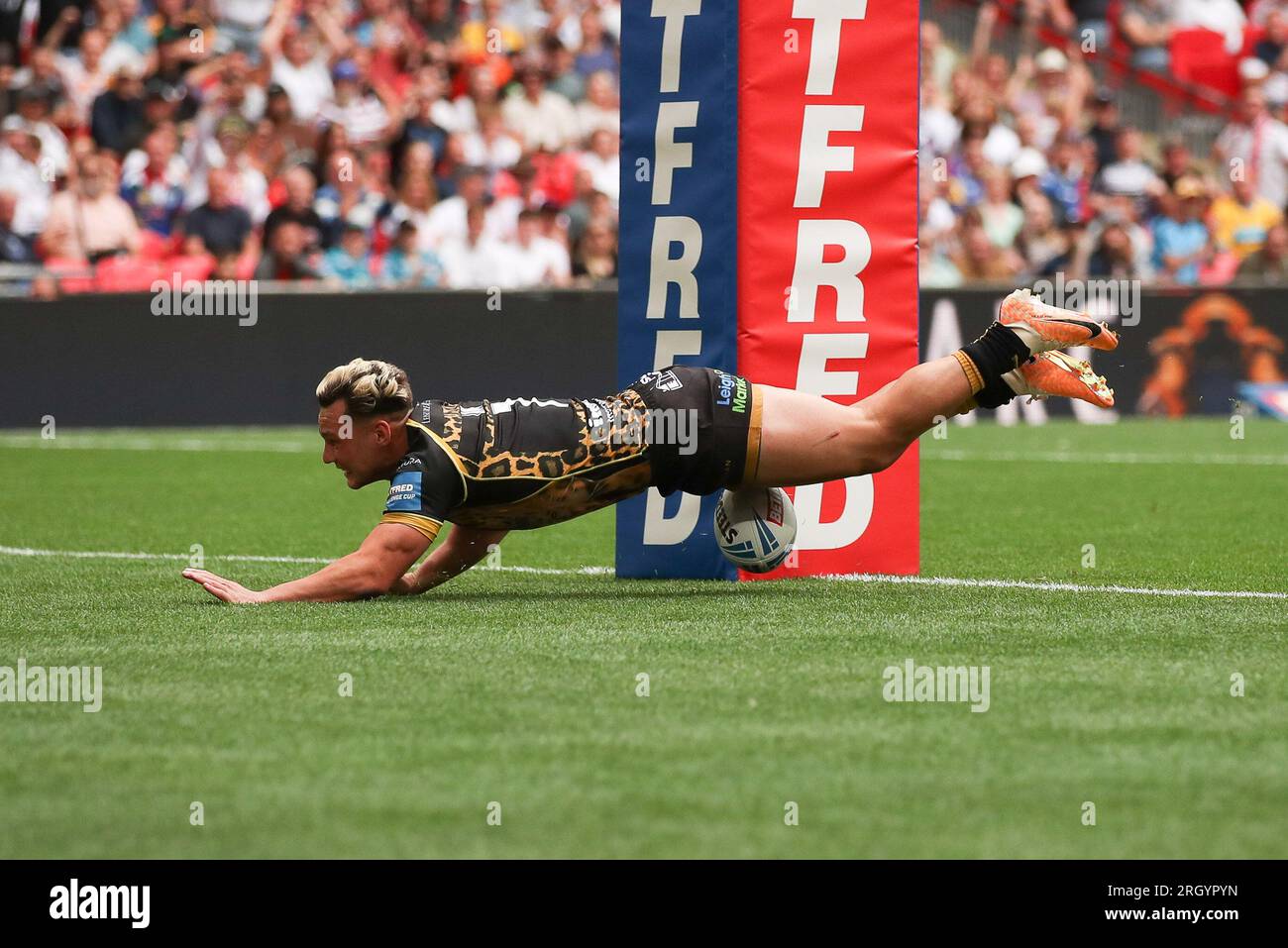 London, UK. 12th Aug, 2023. Lachlan Lam of Leigh Leopards scores a try ...