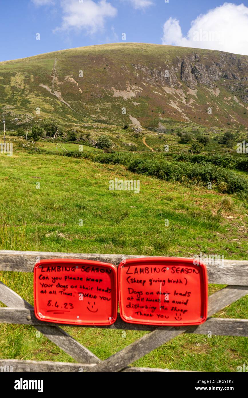 Bilingual welsh english tourism signs hi-res stock photography and ...