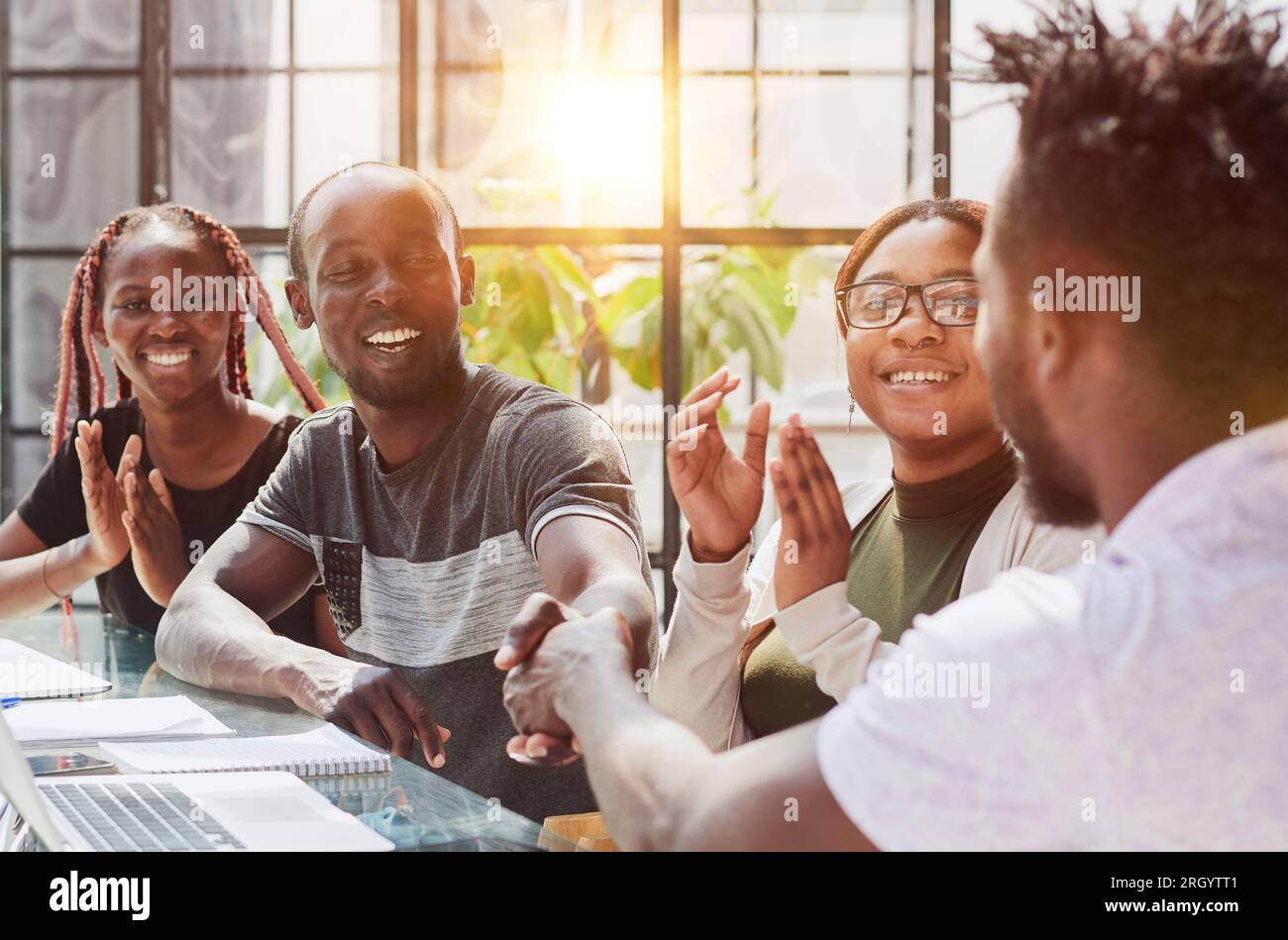 Making agreement hi-res stock photography and images - Alamy