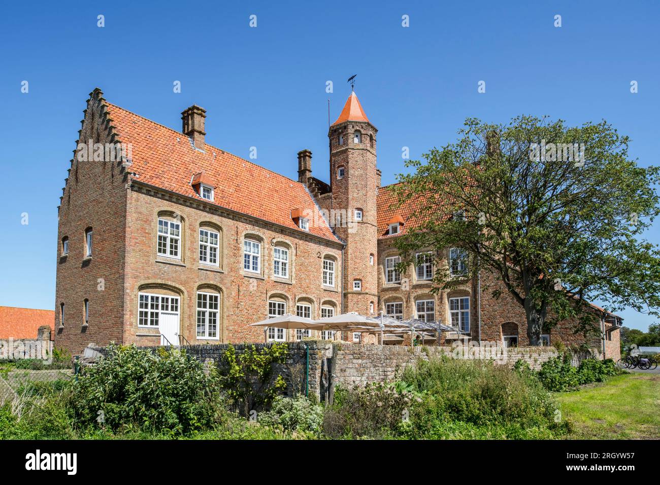 17th century monastic abbot's house, now restaurant Ten Bogaerde, at ...