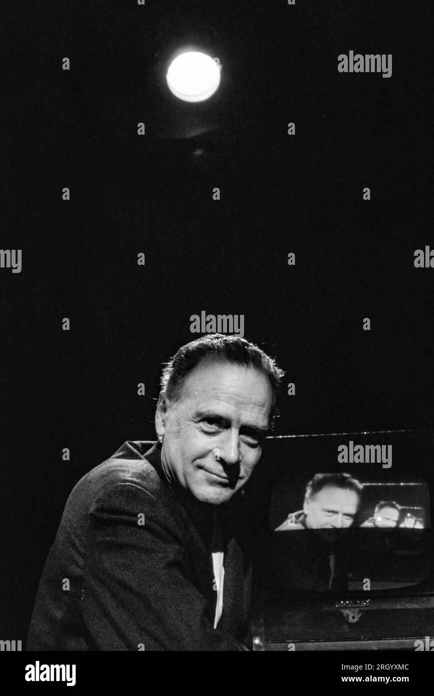 Marshall mcluhan understanding media hi-res stock photography and ...