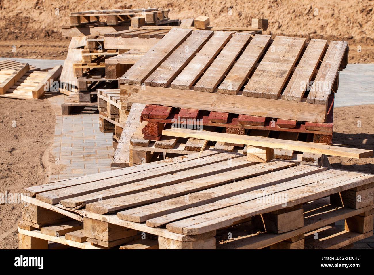 wooden boxes and pallets for storage and transportation of agricultural ...