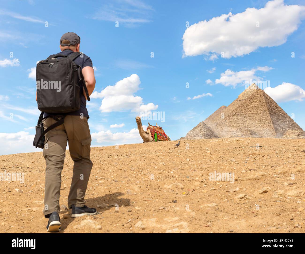 Man backpack egypt hi-res stock photography and images - Alamy