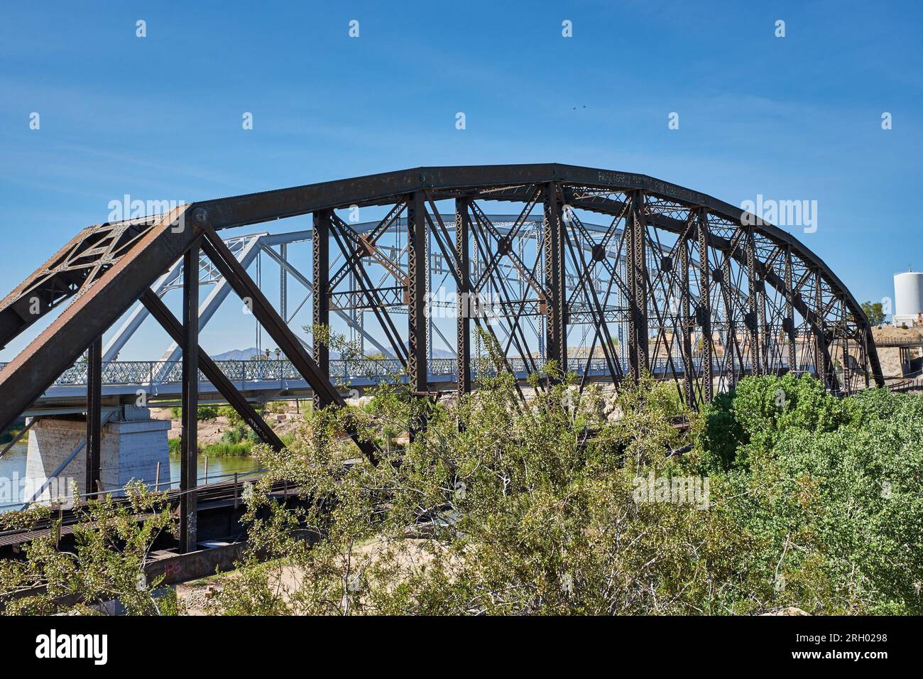 Through truss bridge hi-res stock photography and images - Alamy