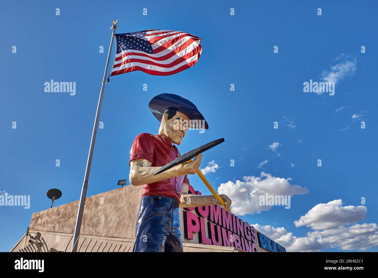Muffler men statue hi-res stock photography and images - Alamy