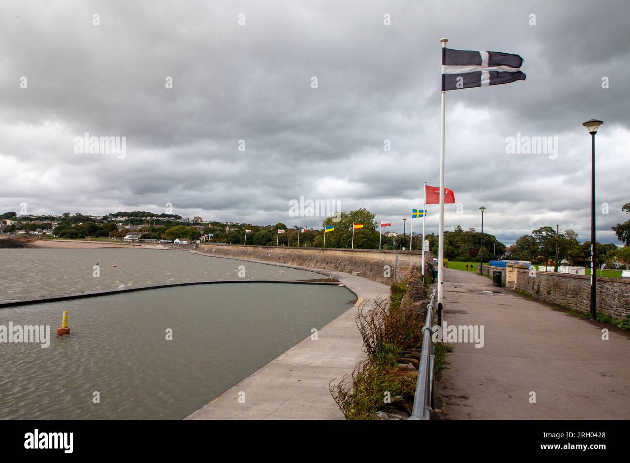Clevedon Marine Lake the world's largest sea water infinity pool Stock ...