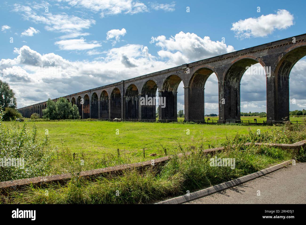 Welland Viaduct, Harringworth, Northamptonshire, England Stock Photo ...