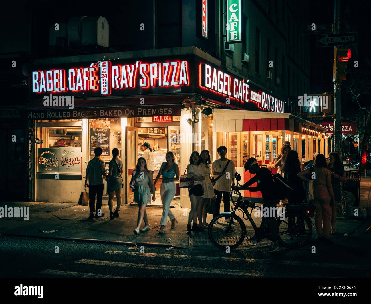 Ray's bar new york hi-res stock photography and images - Alamy