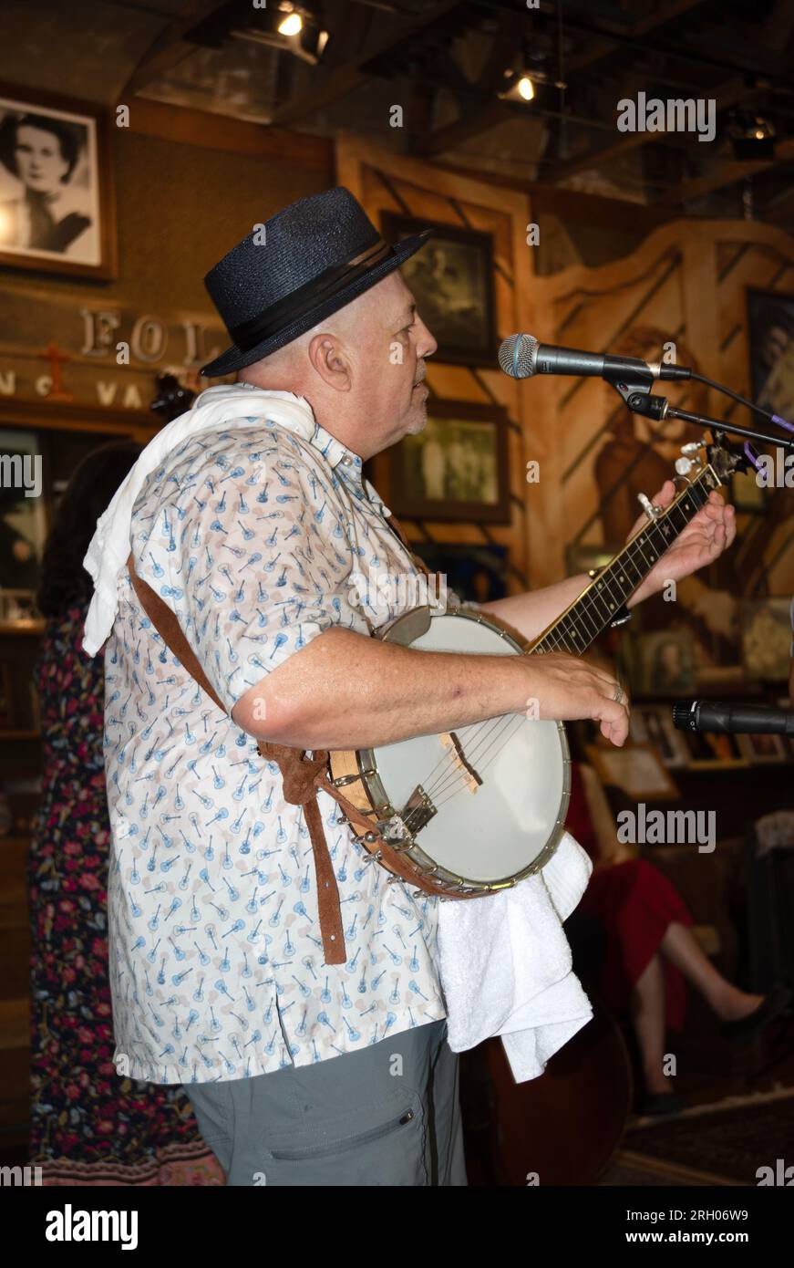 Victor banjo hi-res stock photography and images - Alamy