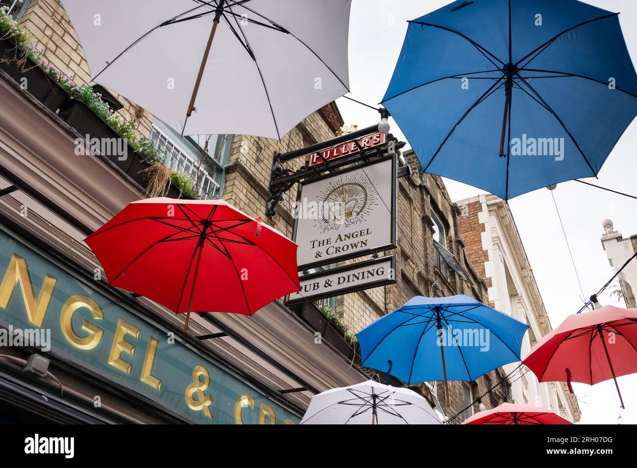 The angel and crown hi-res stock photography and images - Alamy