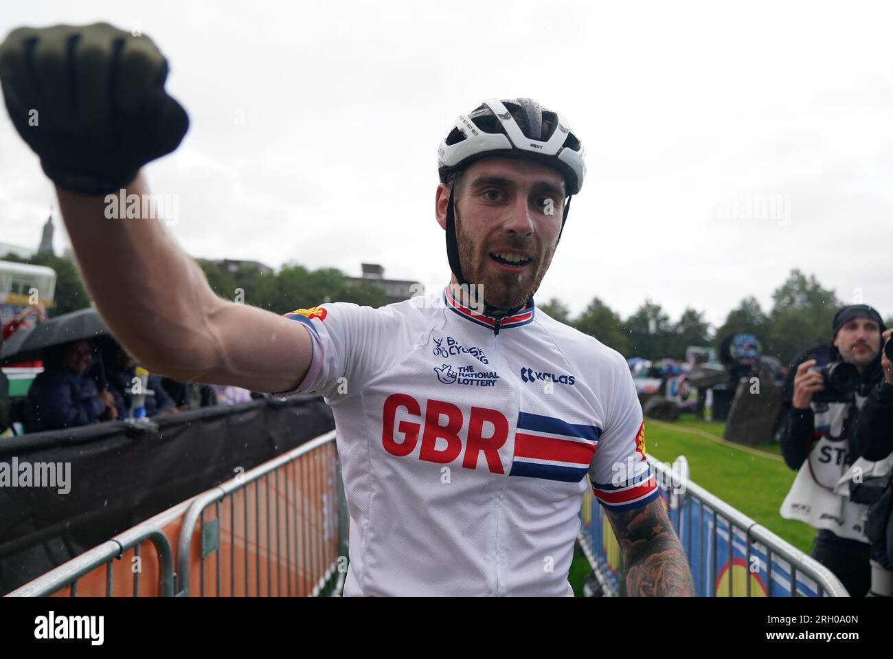 Great Britain's Jack Carthy celebrates winning the Mens Elite 26 ...