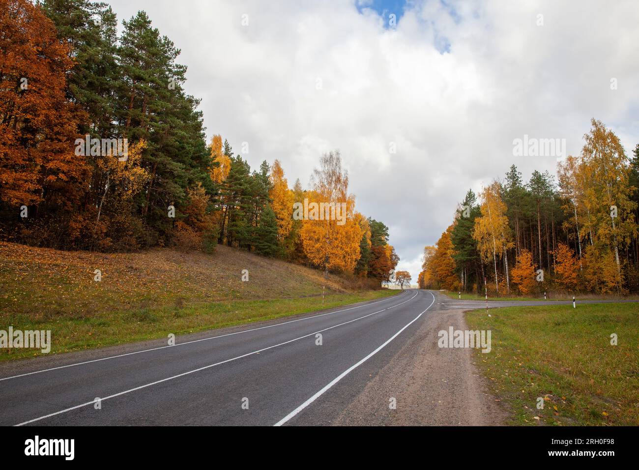 Paved highway street hi-res stock photography and images - Alamy