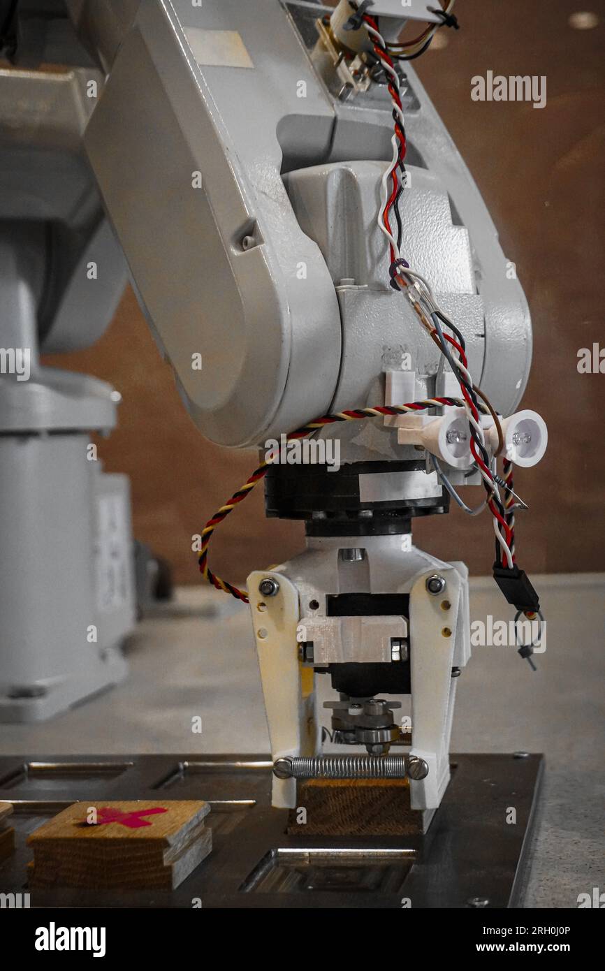 Close up of a robot hi-res stock photography and images - Alamy