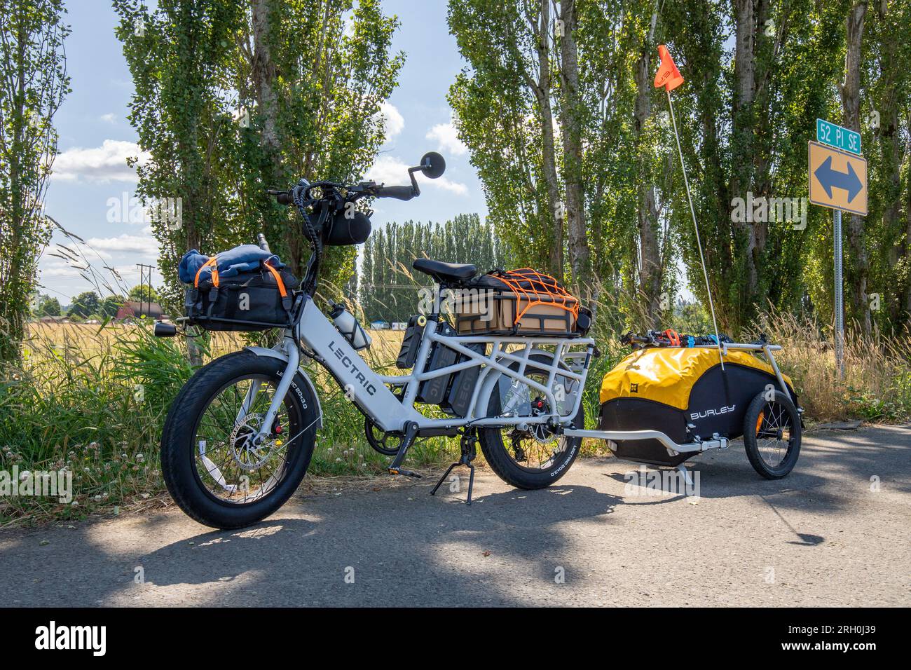 E scooter cargo bike hi-res stock photography and images - Alamy