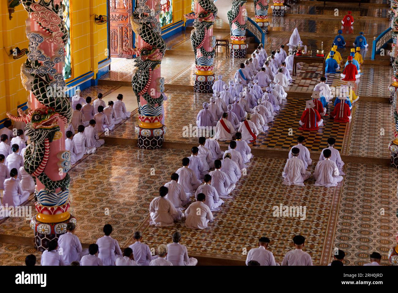 Tay Ninh, Vietnam. 21st Aug, 2014. Cao Dai Ceremony in Cao Dai temple ...