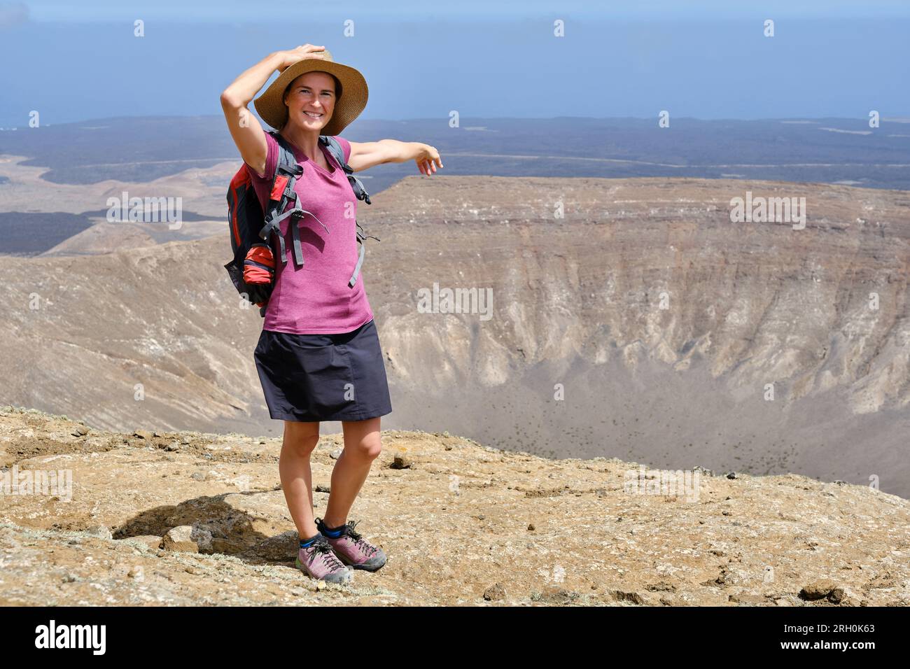 Hiker pointing at camera hi-res stock photography and images - Alamy