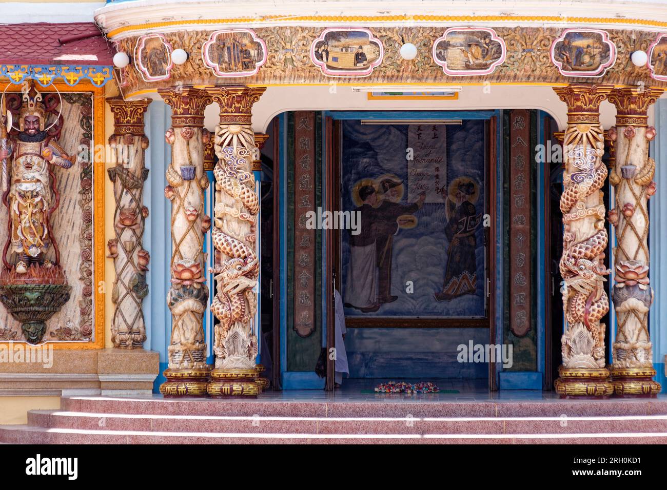 Tay Ninh, Vietnam. 21st Aug, 2014. Cao Dai temple, holy seat of ...