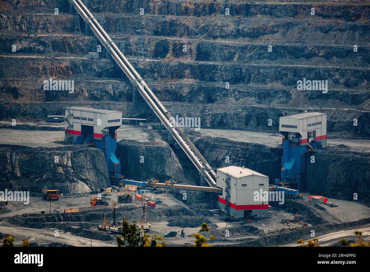 Iron ore mine conveyor hi-res stock photography and images - Alamy