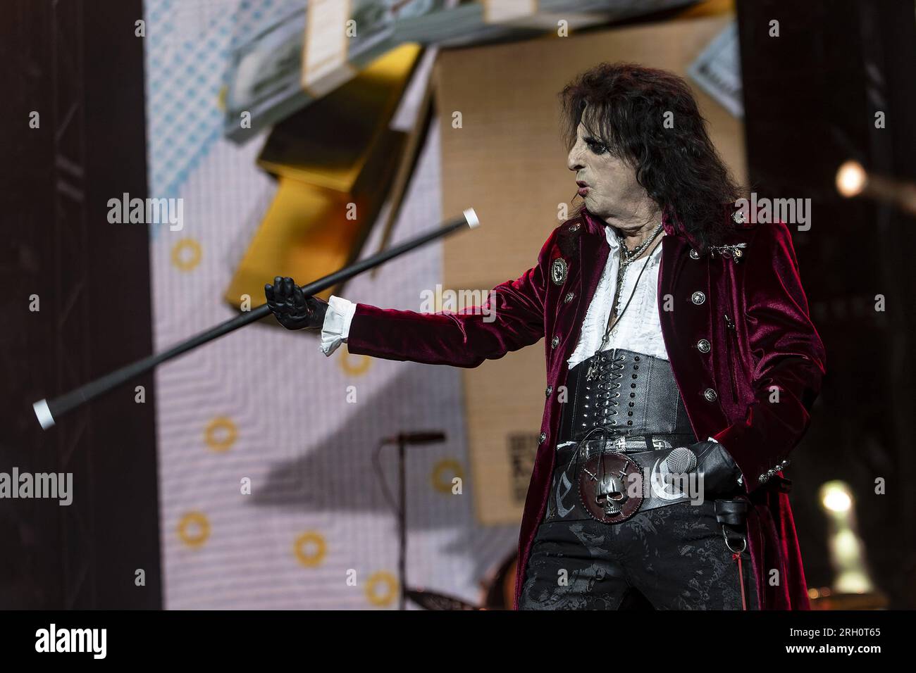 LONDON, ENGLAND: The Hollywood Vampires perform at the O2 Arena ...