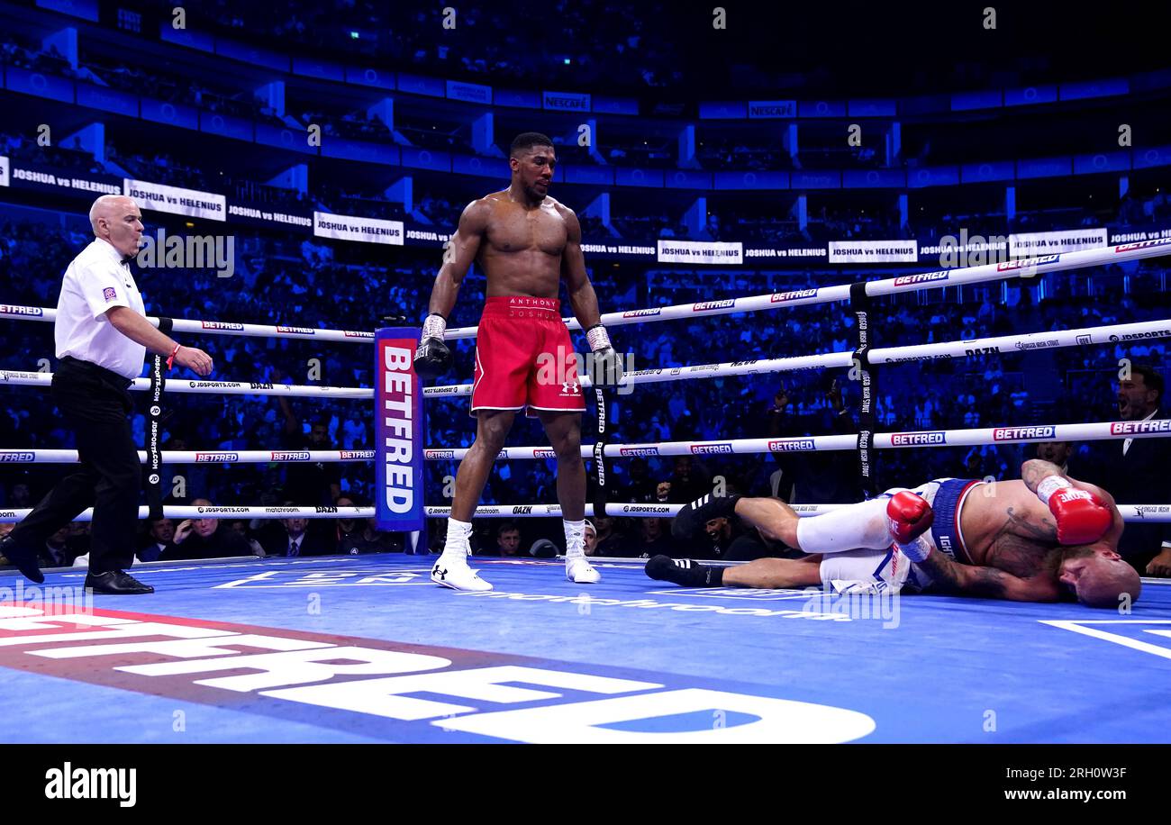 Boxing referee joshua hi-res stock photography and images - Alamy