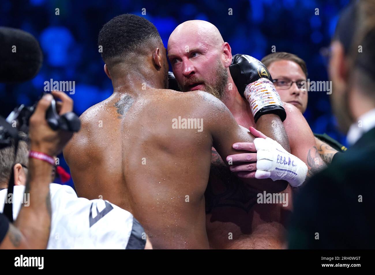 Anthony Joshua (left) and Robert Helenius following the International ...