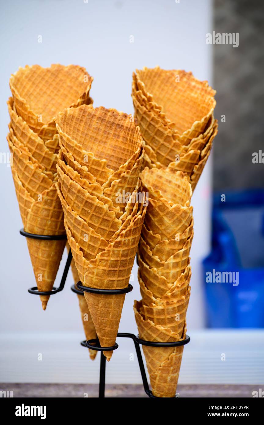 Empty container of icecream hi-res stock photography and images - Alamy
