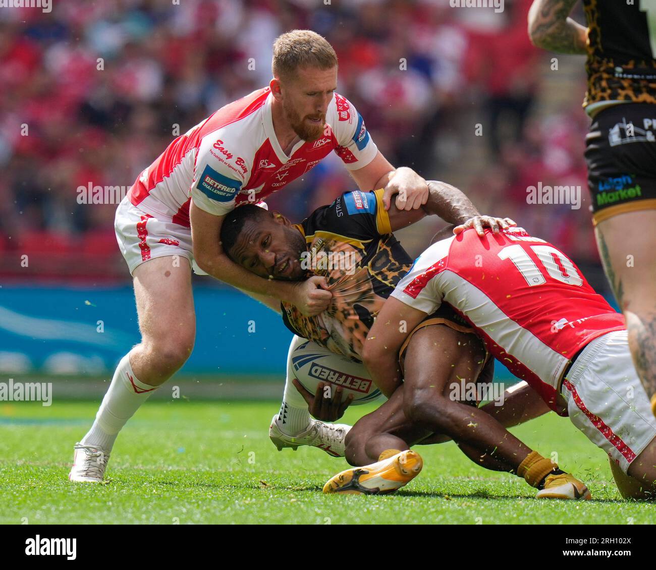 George King #10 of Hull KR and Rowan Milnes #21 of Hull KR tackle Edwin ...