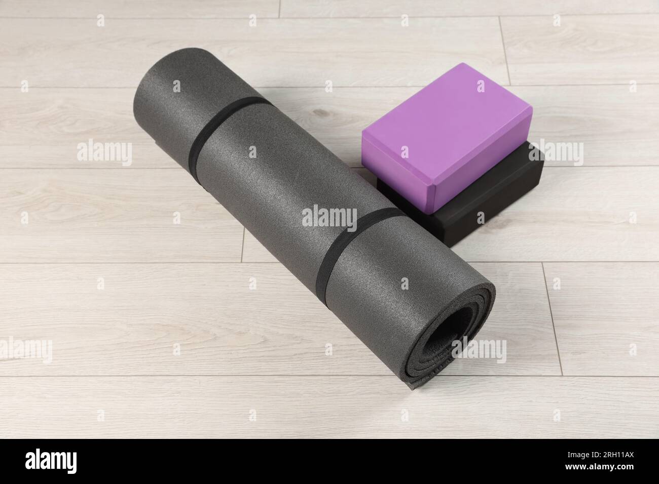 Yoga blocks hi-res stock photography and images - Alamy