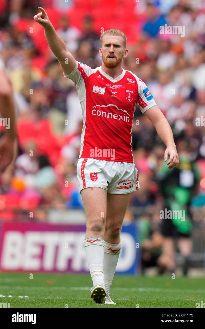 Rowan Milnes #21 of Hull KR shouts instructions during the Betfred ...