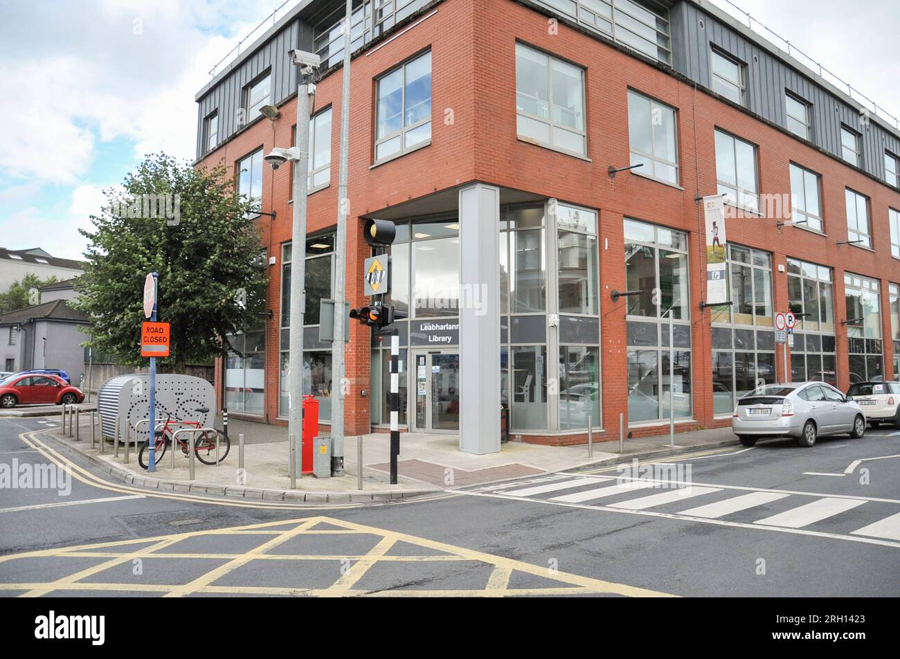 Limerick City library Stock Photo - Alamy
