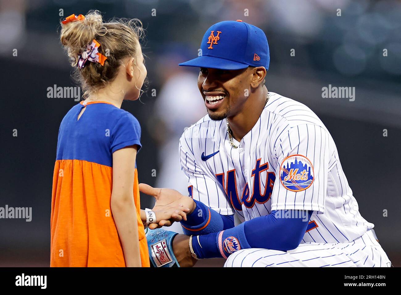 New York Mets shortstop Francisco Lindor talks to a young fan before ...