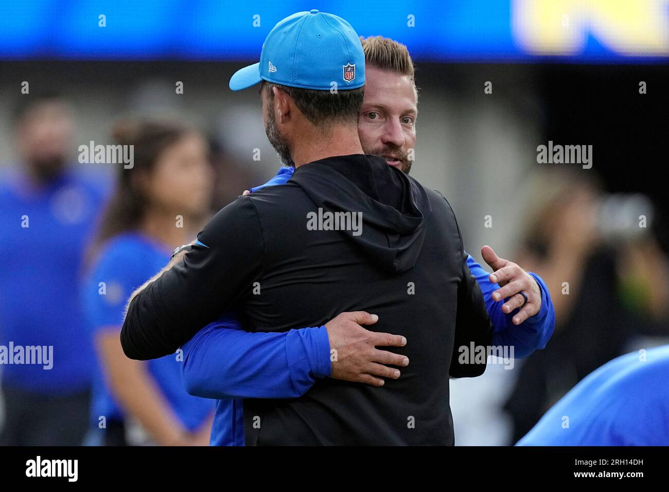 Los Angeles Rams head coach Sean McVay, right, hugs Los Angeles ...