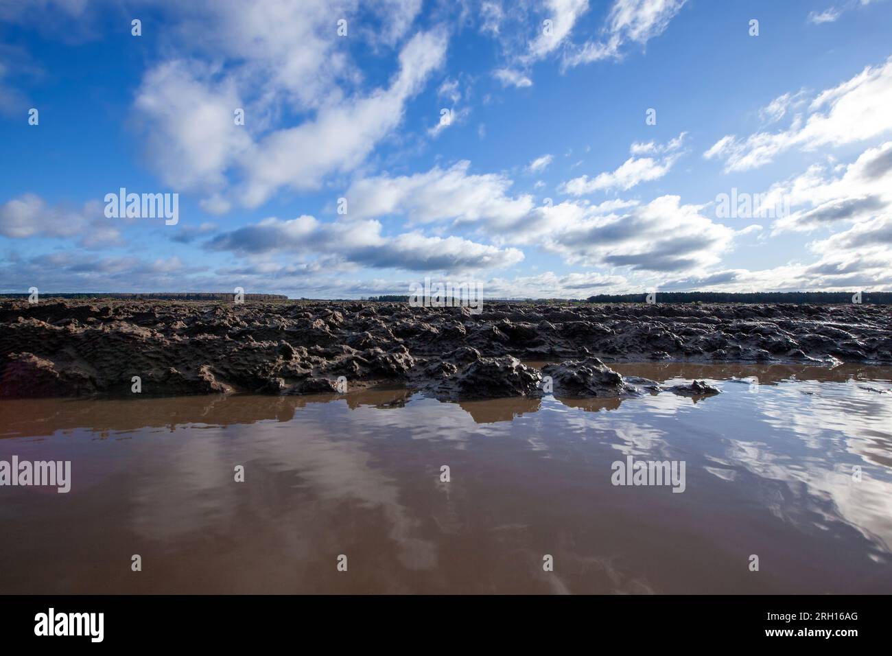 Mud ruts hi-res stock photography and images - Alamy